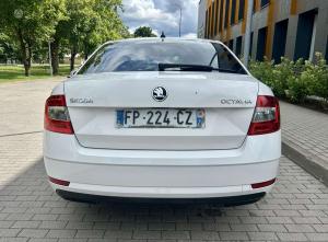 White Skoda Octavia 2020 in Taurage, with an engine capacity of 1.97 L and mileage of 217 thousand km for 7100 €, photo 4 on AUTOMOTO.COM.LV