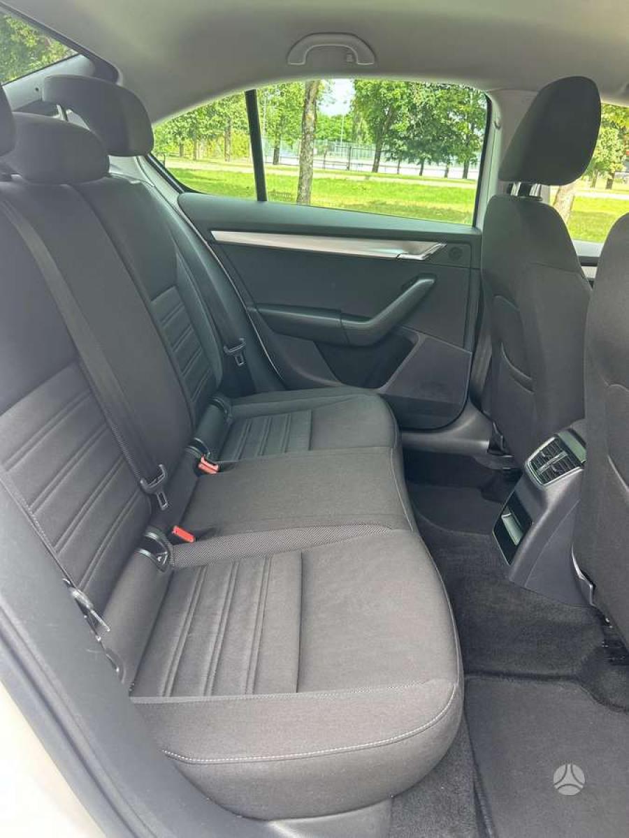 White Skoda Octavia 2020 in Taurage, with an engine capacity of 1.97 L and mileage of 217 thousand km for 7100 €, photo 9 on AUTOMOTO.COM.LV