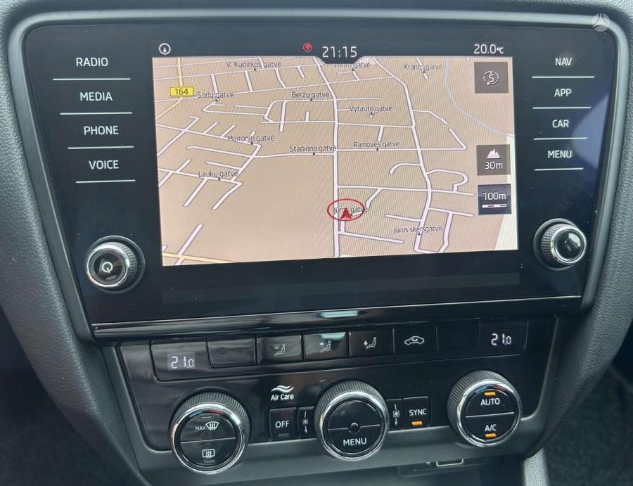 White Skoda Octavia 2020 in Taurage, with an engine capacity of 1.97 L and mileage of 217 thousand km for 7100 €, photo 12 on AUTOMOTO.COM.LV