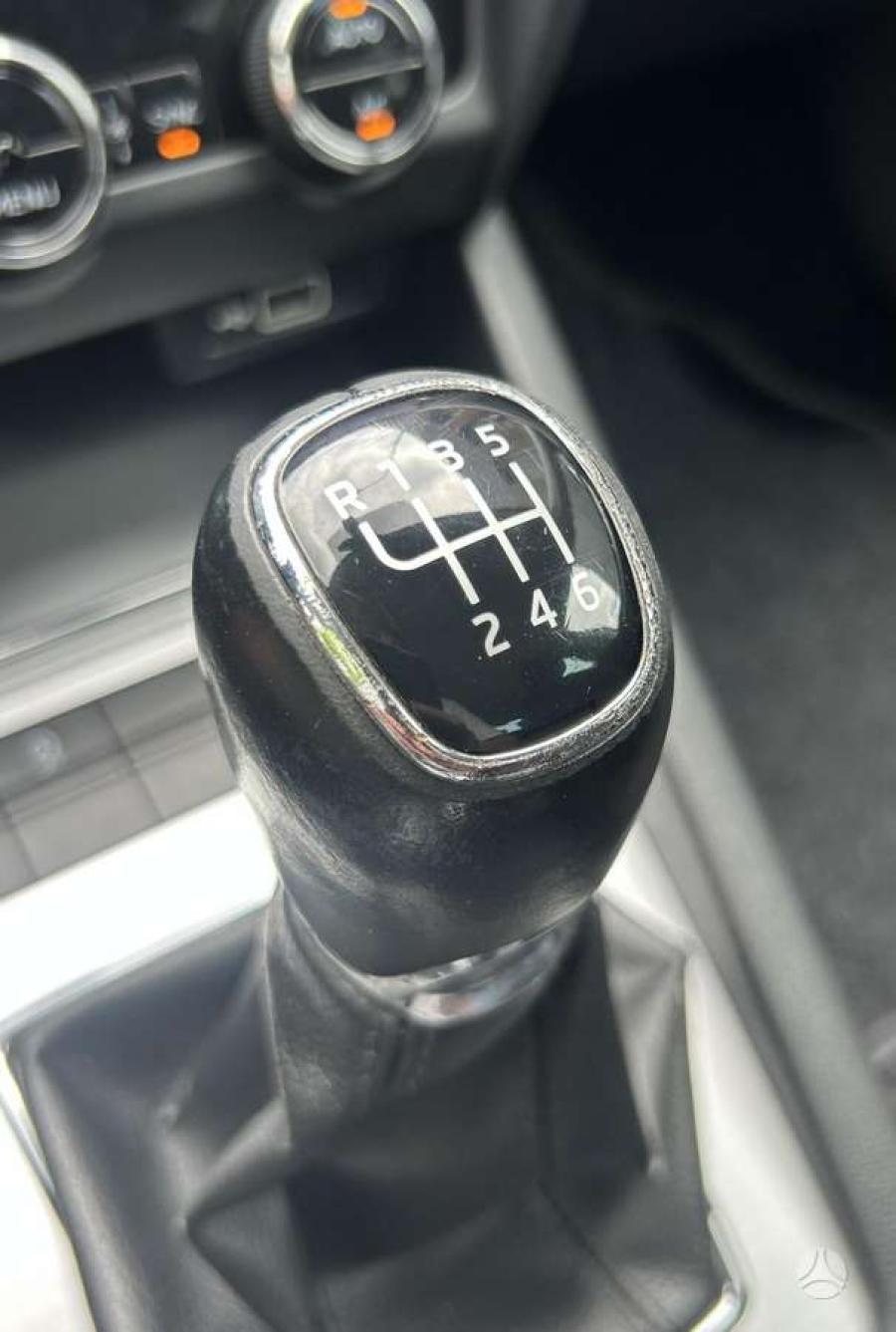 White Skoda Octavia 2020 in Taurage, with an engine capacity of 1.97 L and mileage of 217 thousand km for 7100 €, photo 15 on AUTOMOTO.COM.LV