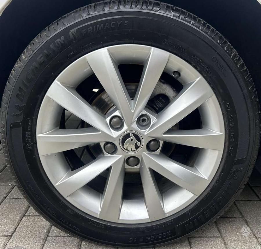White Skoda Octavia 2020 in Taurage, with an engine capacity of 1.97 L and mileage of 217 thousand km for 7100 €, photo 17 on AUTOMOTO.COM.LV