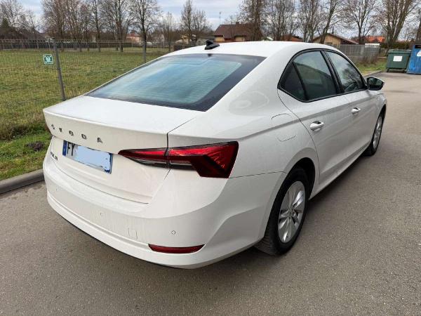 White Skoda Octavia 2021 in Silute, with an engine capacity of 1.97 L and mileage of 180 thousand km for 9990 €, photo 3 on AUTOMOTO.COM.LV