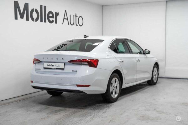 White Skoda Octavia 2021 in Vilnius, with an engine capacity of 1.50 L and mileage of 92 thousand km for 18900 €, photo 3 on AUTOMOTO.COM.LV