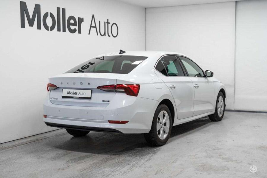 White Skoda Octavia 2021 in Vilnius, with an engine capacity of 1.50 L and mileage of 92 thousand km for 18900 €, photo 3 on AUTOMOTO.COM.LV