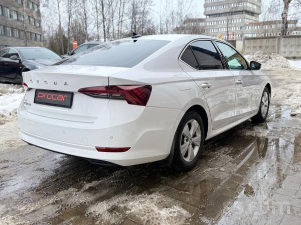 White Skoda Octavia 2021 in Riga, with an engine capacity of 1.50 L and mileage of 198 thousand km for 10900 €, photo 5 on AUTOMOTO.COM.LV