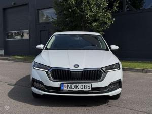 White Skoda Octavia 2021 in Vilnius, with an engine capacity of 1.97 L and mileage of 140 thousand km for 16200 €, photo 4 on AUTOMOTO.COM.LV