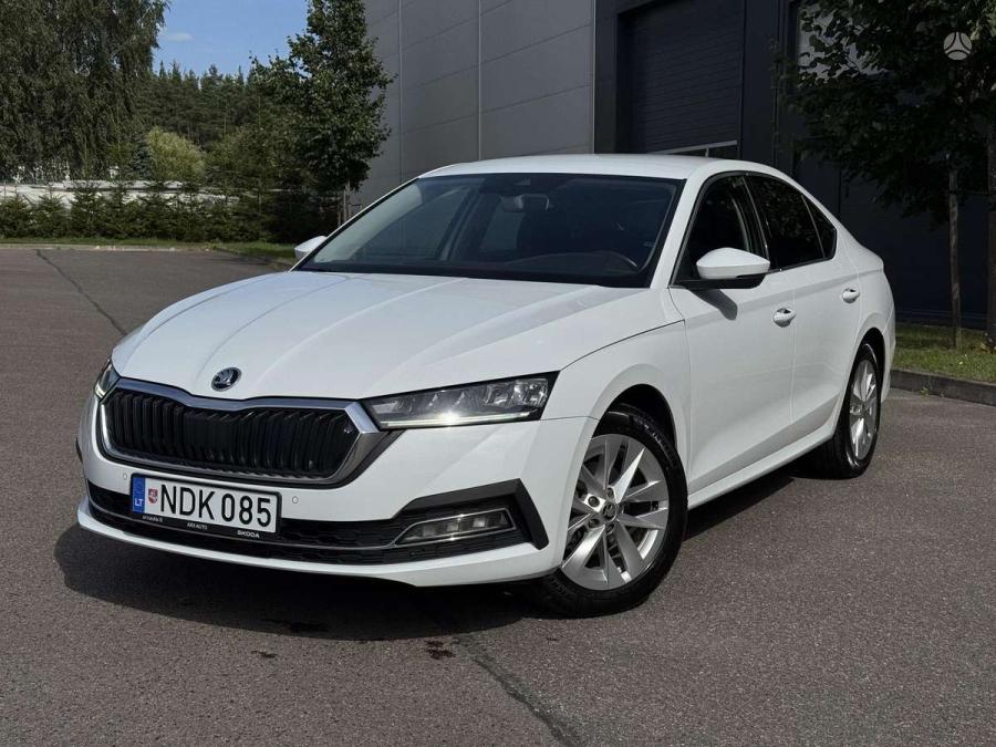 White Skoda Octavia 2021 in Vilnius, with an engine capacity of 1.97 L and mileage of 140 thousand km for 16200 €, photo 5 on AUTOMOTO.COM.LV