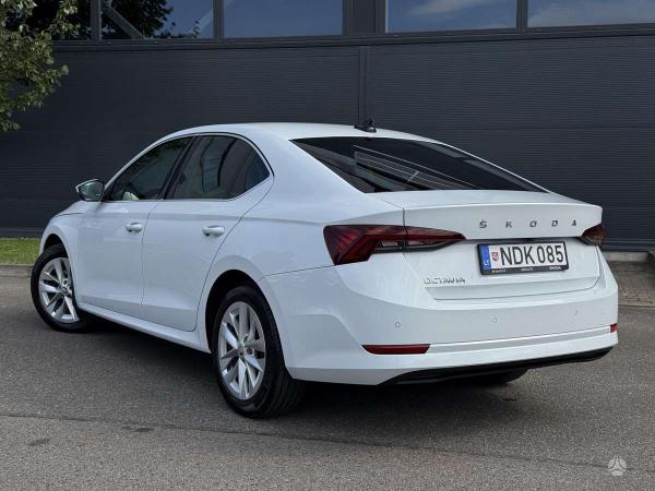 White Skoda Octavia 2021 in Vilnius, with an engine capacity of 1.97 L and mileage of 140 thousand km for 16200 €, photo 5 on AUTOMOTO.COM.LV