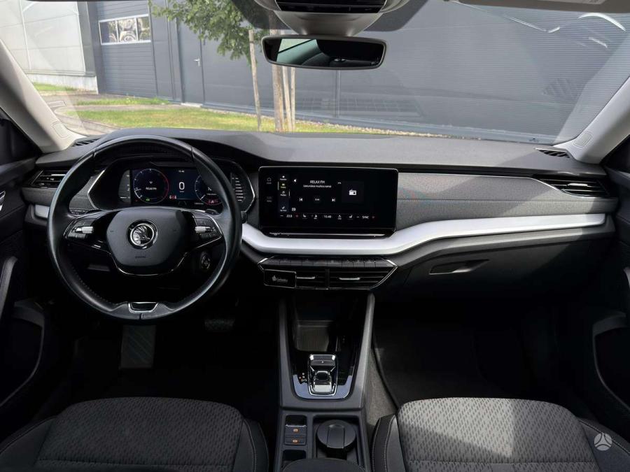 White Skoda Octavia 2021 in Vilnius, with an engine capacity of 1.97 L and mileage of 140 thousand km for 16200 €, photo 9 on AUTOMOTO.COM.LV
