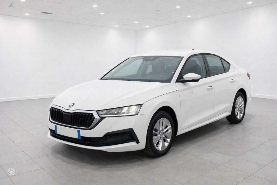 White Skoda Octavia 2022 in Taurage, with an engine capacity of 2.00 L and mileage of 223 thousand km for 12350 €, photo 2 on AUTOMOTO.COM.LV