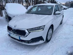 White Skoda Octavia 2022 in Taurage, with an engine capacity of 2.00 L and mileage of 225 thousand km for 12400 €, photo 2 on AUTOMOTO.COM.LV
