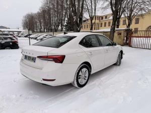 White Skoda Octavia 2022 in Taurage, with an engine capacity of 1.97 L and mileage of 256 thousand km for 10650 €, photo 5 on AUTOMOTO.COM.LV