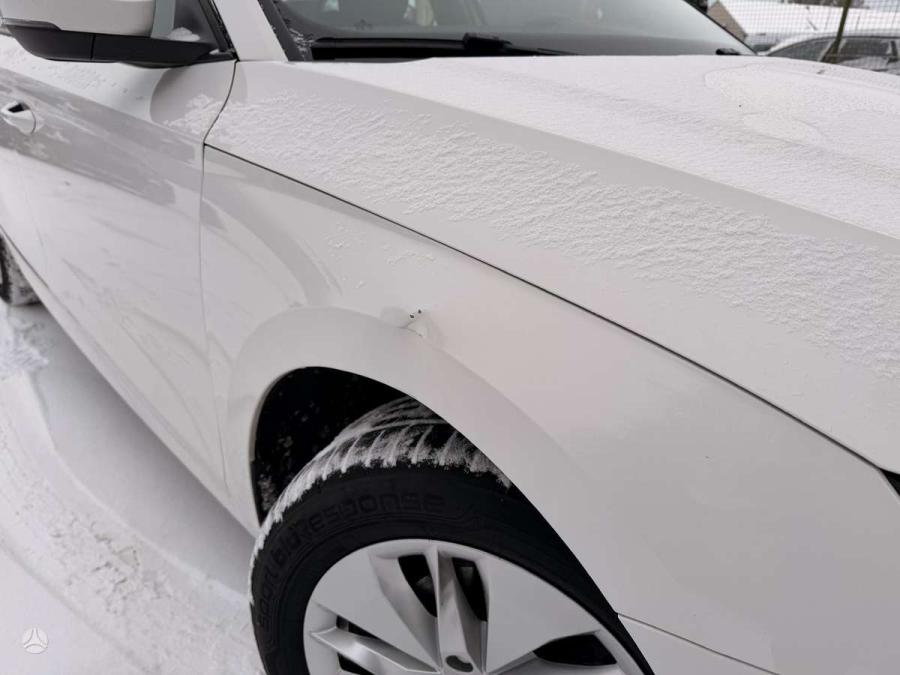 White Skoda Octavia 2022 in Taurage, with an engine capacity of 1.97 L and mileage of 256 thousand km for 10650 €, photo 9 on AUTOMOTO.COM.LV