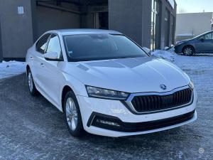 White Skoda Octavia 2022 in Taurage, with an engine capacity of 1.97 L and mileage of 350 thousand km for 10900 €, photo 3 on AUTOMOTO.COM.LV