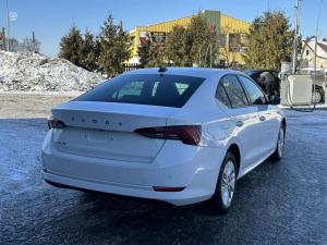 White Skoda Octavia 2022 in Taurage, with an engine capacity of 1.97 L and mileage of 350 thousand km for 10900 €, photo 4 on AUTOMOTO.COM.LV
