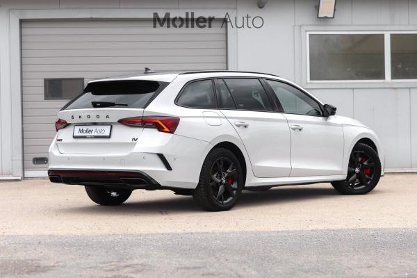 White Skoda Octavia 2022 in Jelgava, with an engine capacity of 1.40 L and mileage of 112 thousand km for 23450 €, photo 5 on AUTOMOTO.COM.LV