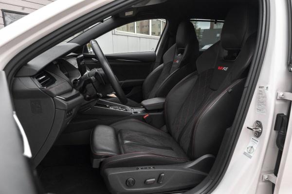 White Skoda Octavia 2022 in Jelgava, with an engine capacity of 1.40 L and mileage of 112 thousand km for 23450 €, photo 8 on AUTOMOTO.COM.LV