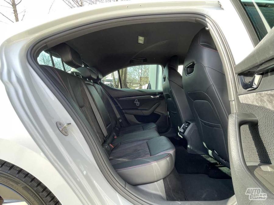 White Skoda Octavia 2022 in Vilnius, with an engine capacity of 2.00 L and mileage of 94 thousand km for 25900 €, photo 10 on AUTOMOTO.COM.LV