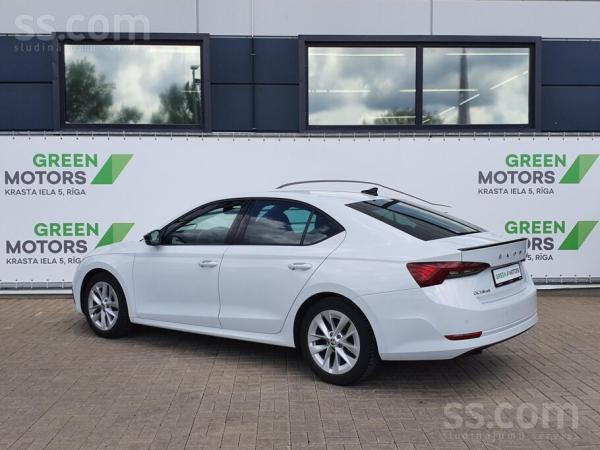 White Skoda Octavia 2022 in Riga, with an engine capacity of 2.00 L and mileage of 95 thousand km for 20900 €, photo 5 on AUTOMOTO.COM.LV