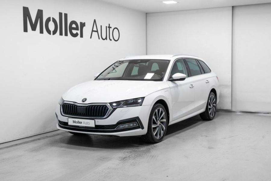 White Skoda Octavia 2022 in Vilnius, with an engine capacity of 1.40 L and mileage of 137 thousand km for 17950 €, photo 1 on AUTOMOTO.COM.LV