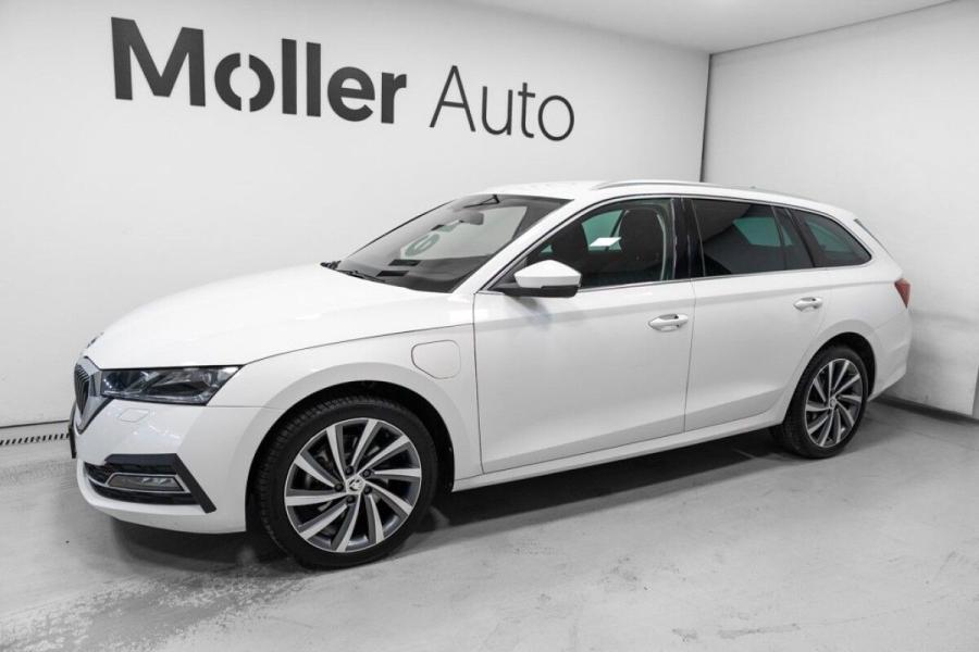 White Skoda Octavia 2022 in Vilnius, with an engine capacity of 1.40 L and mileage of 137 thousand km for 17950 €, photo 3 on AUTOMOTO.COM.LV