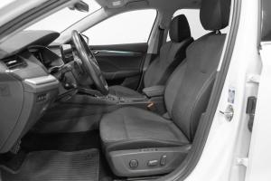 White Skoda Octavia 2022 in Vilnius, with an engine capacity of 1.40 L and mileage of 137 thousand km for 17950 €, photo 6 on AUTOMOTO.COM.LV
