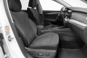 White Skoda Octavia 2022 in Vilnius, with an engine capacity of 1.40 L and mileage of 137 thousand km for 17950 €, photo 8 on AUTOMOTO.COM.LV