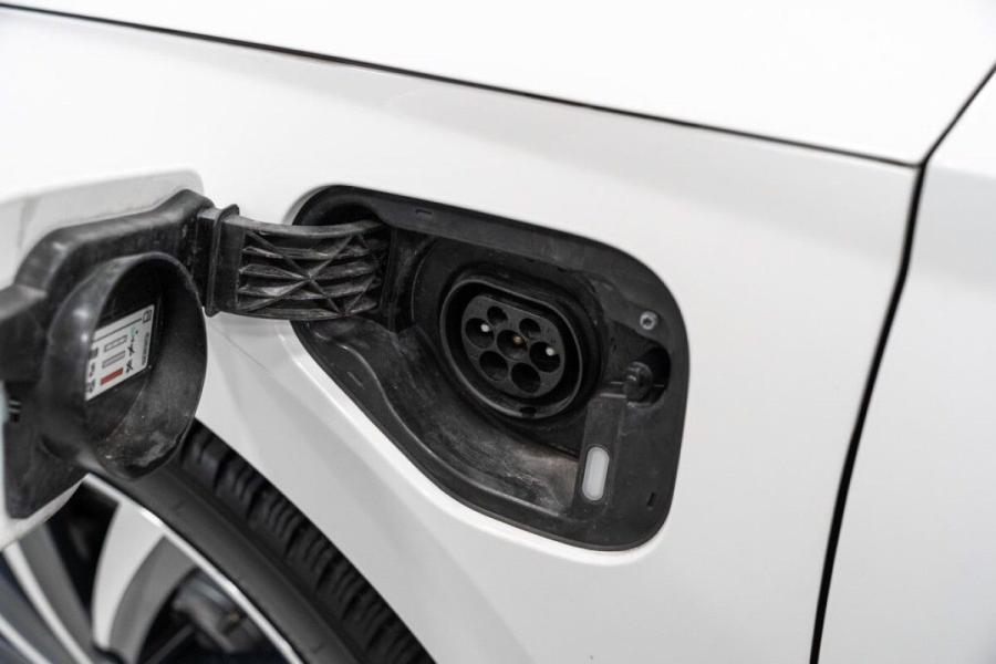 White Skoda Octavia 2022 in Vilnius, with an engine capacity of 1.40 L and mileage of 137 thousand km for 17950 €, photo 25 on AUTOMOTO.COM.LV