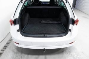 White Skoda Octavia 2022 in Vilnius, with an engine capacity of 1.40 L and mileage of 137 thousand km for 17950 €, photo 26 on AUTOMOTO.COM.LV