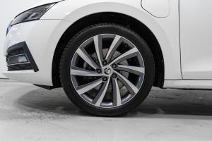 White Skoda Octavia 2022 in Vilnius, with an engine capacity of 1.40 L and mileage of 137 thousand km for 17950 €, photo 27 on AUTOMOTO.COM.LV