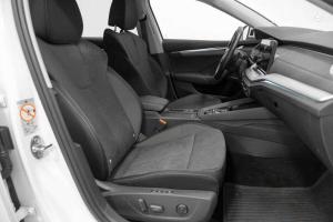 White Skoda Octavia 2022 in Vilnius, with an engine capacity of 1.40 L and mileage of 137 thousand km for 17950 €, photo 8 on AUTOMOTO.COM.LV