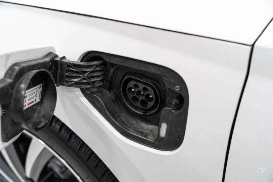 White Skoda Octavia 2022 in Vilnius, with an engine capacity of 1.40 L and mileage of 137 thousand km for 17950 €, photo 25 on AUTOMOTO.COM.LV