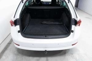 White Skoda Octavia 2022 in Vilnius, with an engine capacity of 1.40 L and mileage of 137 thousand km for 17950 €, photo 26 on AUTOMOTO.COM.LV