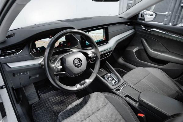 White Skoda Octavia 2023 in Riga, with an engine capacity of 2.00 L and mileage of 145 thousand km for 18850 €, photo 11 on AUTOMOTO.COM.LV