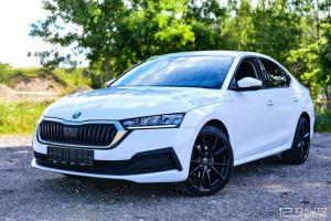 White Skoda Octavia 2023 in Kretinga, with an engine capacity of 2.00 L and mileage of 189 thousand km for 17999 €, photo  on AUTOMOTO.COM.LV
