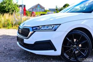 White Skoda Octavia 2023 in Kretinga, with an engine capacity of 2.00 L and mileage of 189 thousand km for 17999 €, photo 3 on AUTOMOTO.COM.LV