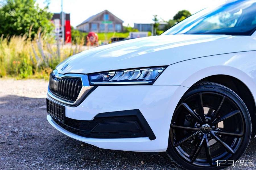 White Skoda Octavia 2023 in Kretinga, with an engine capacity of 2.00 L and mileage of 189 thousand km for 17999 €, photo 3 on AUTOMOTO.COM.LV
