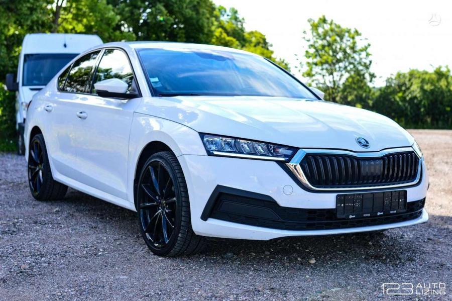 White Skoda Octavia 2023 in Kretinga, with an engine capacity of 2.00 L and mileage of 189 thousand km for 17999 €, photo 5 on AUTOMOTO.COM.LV