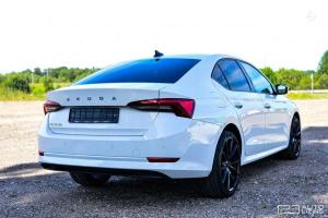 White Skoda Octavia 2023 in Kretinga, with an engine capacity of 2.00 L and mileage of 189 thousand km for 17999 €, photo 6 on AUTOMOTO.COM.LV
