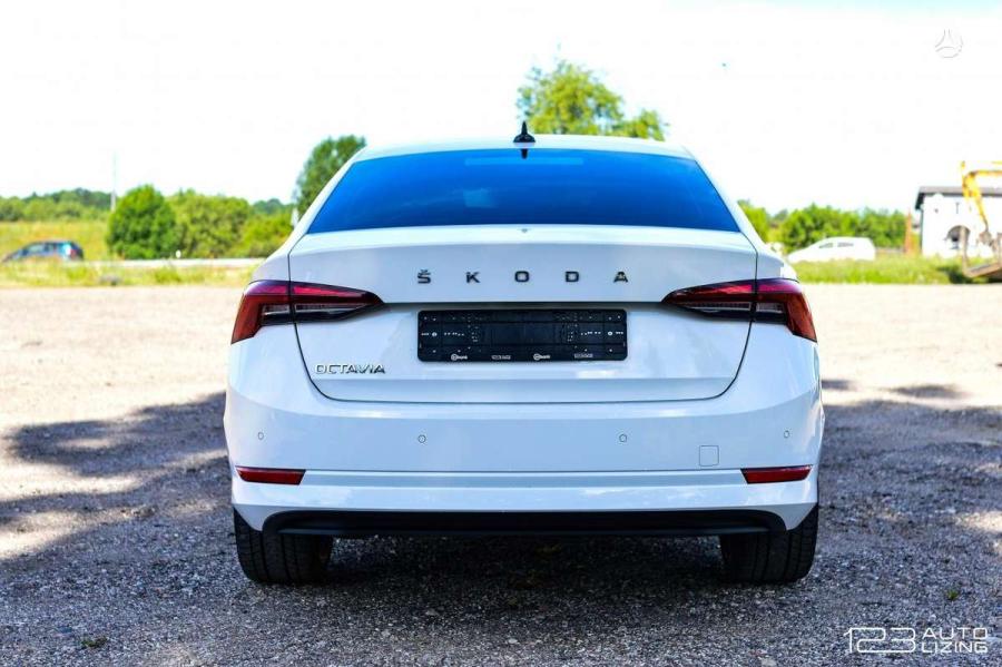 White Skoda Octavia 2023 in Kretinga, with an engine capacity of 2.00 L and mileage of 189 thousand km for 17999 €, photo 7 on AUTOMOTO.COM.LV