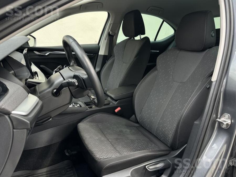 White Skoda Octavia 2023 in Riga, with an engine capacity of 2.00 L and mileage of 61 thousand km for 21550 €, photo 9 on AUTOMOTO.COM.LV