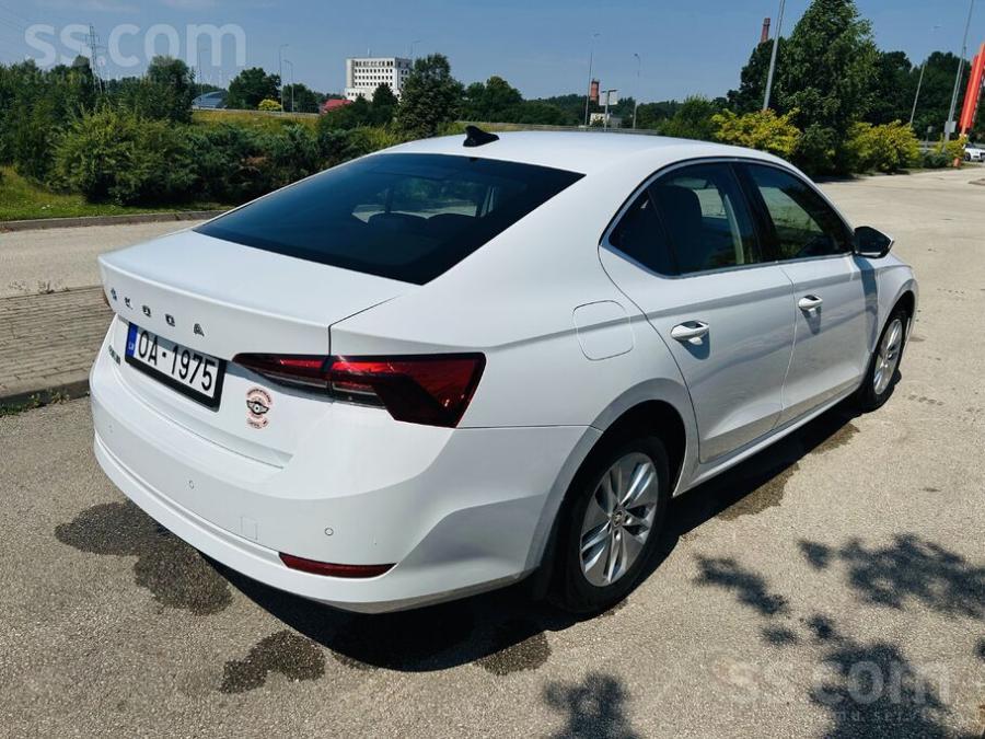 White Skoda Octavia 2023 in Ogre, with an engine capacity of 2.00 L and mileage of 77 thousand km for 15950 €, photo 6 on AUTOMOTO.COM.LV
