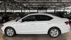Balts Skoda Octavia 2023 Rīga, ar dzinēja tilpumu 2.00 L un nobraukumu 102 tūkst. km par 1650000 €, foto  vietnē AUTOMOTO.COM.LV