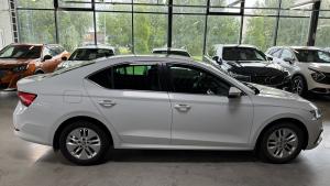Balts Skoda Octavia 2023 Rīga, ar dzinēja tilpumu 2.00 L un nobraukumu 102 tūkst. km par 1650000 €, foto 5 vietnē AUTOMOTO.COM.LV