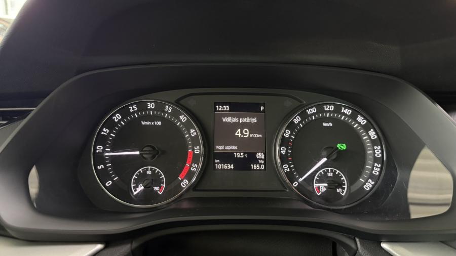 Balts Skoda Octavia 2023 Rīga, ar dzinēja tilpumu 2.00 L un nobraukumu 102 tūkst. km par 1650000 €, foto 18 vietnē AUTOMOTO.COM.LV