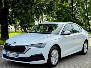 White Skoda Octavia 2023 in Taurage, with an engine capacity of 1.97 L and mileage of 187 thousand km for 12500 €, photo 3 on AUTOMOTO.COM.LV