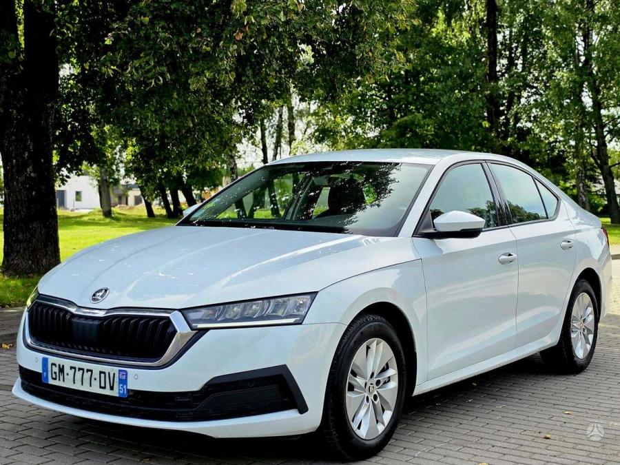 White Skoda Octavia 2023 in Taurage, with an engine capacity of 1.97 L and mileage of 187 thousand km for 12500 €, photo 3 on AUTOMOTO.COM.LV