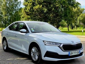 White Skoda Octavia 2023 in Taurage, with an engine capacity of 1.97 L and mileage of 187 thousand km for 12500 €, photo 4 on AUTOMOTO.COM.LV