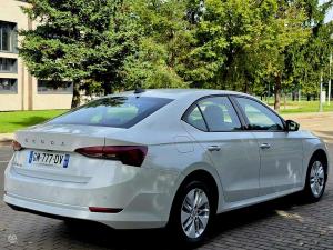 White Skoda Octavia 2023 in Taurage, with an engine capacity of 1.97 L and mileage of 187 thousand km for 12500 €, photo 6 on AUTOMOTO.COM.LV