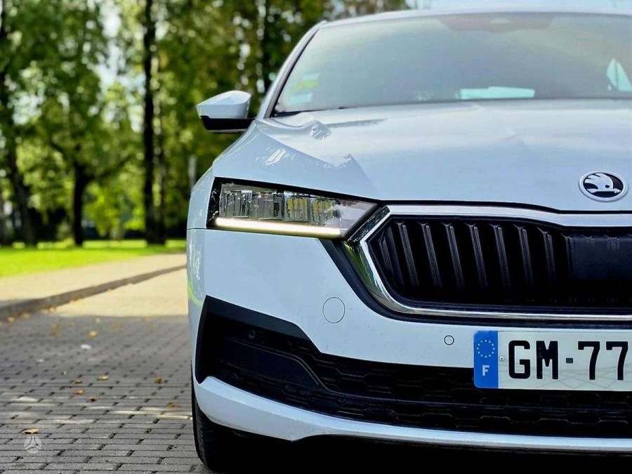 White Skoda Octavia 2023 in Taurage, with an engine capacity of 1.97 L and mileage of 187 thousand km for 12500 €, photo 10 on AUTOMOTO.COM.LV